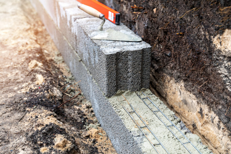 Fundament für eine Gartenmauer - Diese Möglichkeiten haben Sie